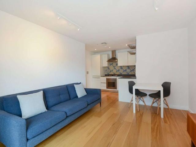 Modern and bright apartment set off the resurgent Well Street, an area of Hackney going from strength to strength