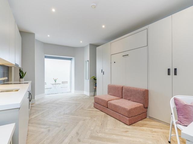 Modern and charming studio in Ealing Has an Apartment
