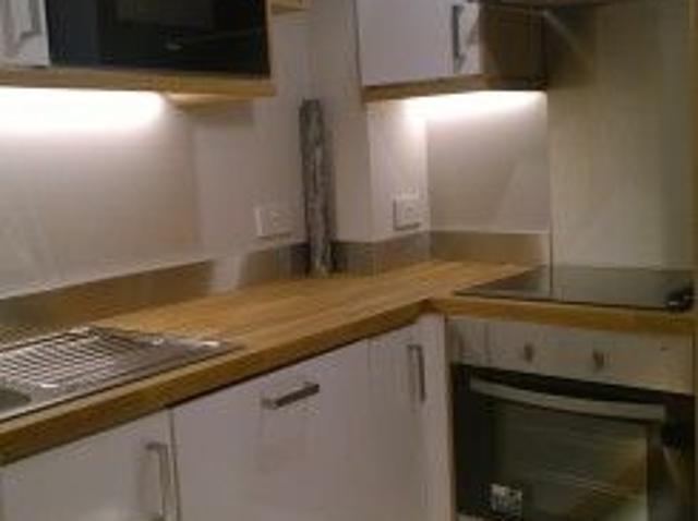 Modern and stylish 2 bedroom apartment available immediately