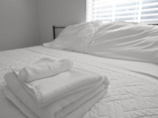 Modern Airbnb Quality Retreat in Durham Designer Furnished Rooms | Utilities + WiFi Included | Top Rated Local Host