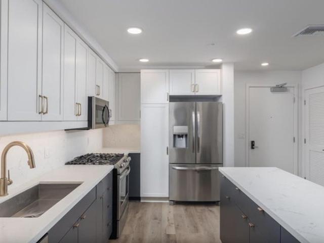 Modern Apt in Resort Style Building ALL Amenities