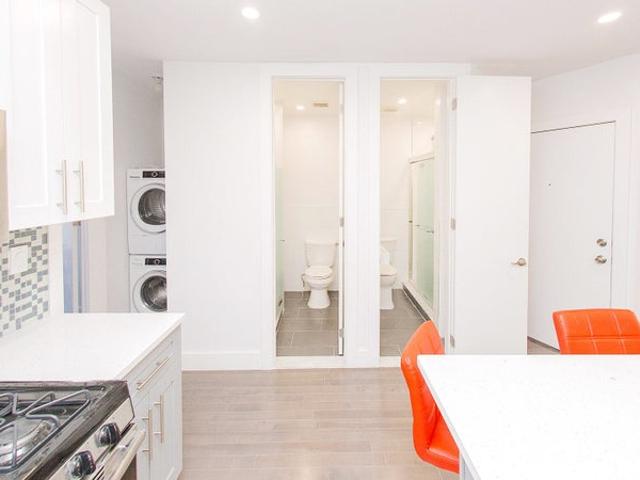 Modern apartment w/ washer and dryer