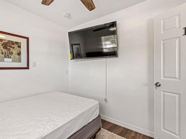 Modern Apollo Beach Home | 2 Min drive to Transit | Backyard + Upgraded Kitchen