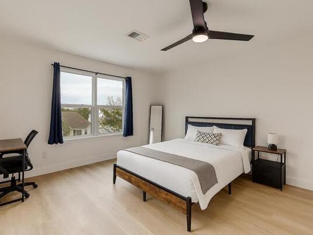 Modern Austin Living: Fully Furnished Smart Rooms | All Utilities Included | Near Tesla Giga & ABIA Airport