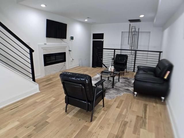 Modern & beautiful Baltimore Townhouse with Backya