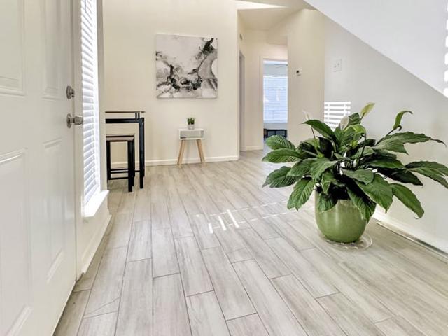 Modern & beautiful Houston House with Dining area