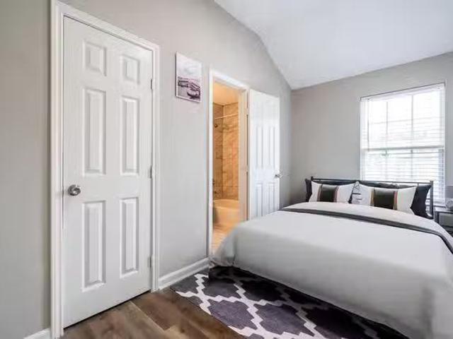 Modern & beautifully renovated home In Houston fully furnished.