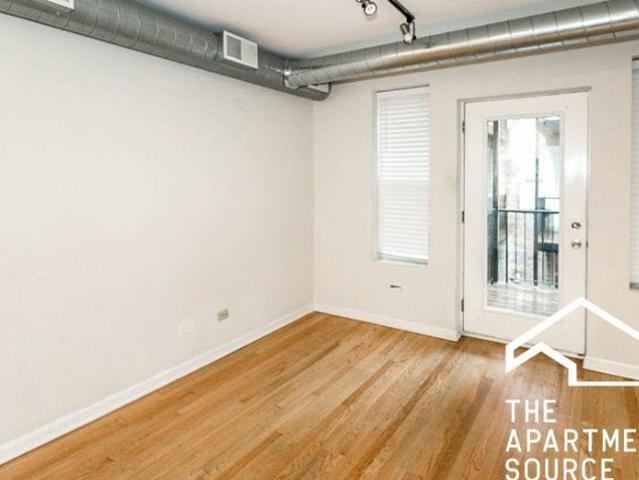 Modern _Bed in Lincoln Square_SS AppliancesFitness