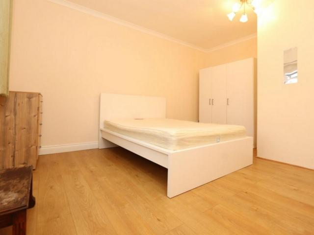 Modern bedroom in a shared flat in Maida Vale Has a Room