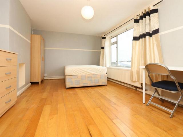 Modern bedroom in a shared flat in Mile End Has a Room