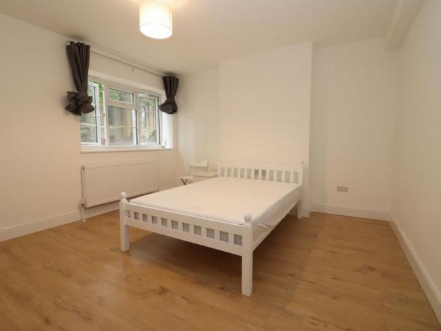 Modern bedroom in a shared flat in Shoreditch Has a Room