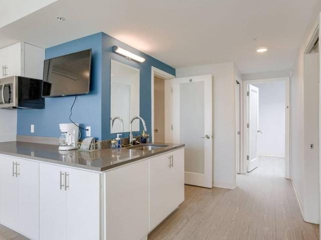 Modern Bedroom Shared Pod Near Rockhurst & UMKC –