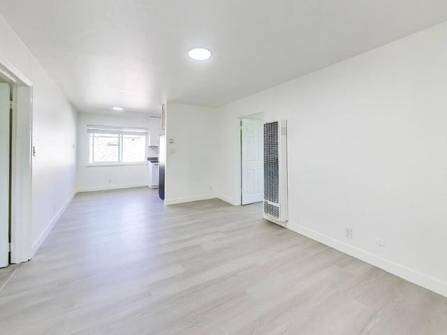 Modern Berkeley Living Near UC Berkeley | Bright 2BR with Parking & Utilities Included