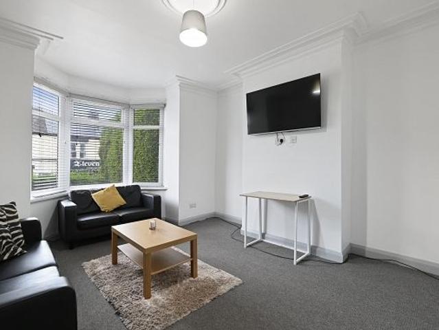 Modern Bills Inclusive 4 Bed Student House