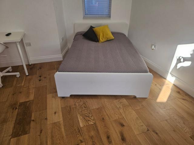Modern & Bright Studio with Parking Incl Bills