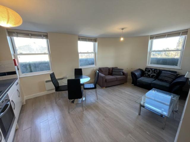 Modern Bright 3 bed flat Holloway Road N7
