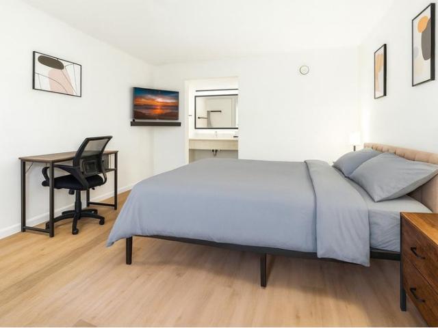 Modern Bridge City home Fully furnished rooms, eq