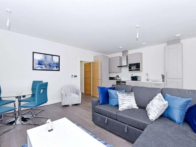 Modern ground floor apartment with private terrace in the heart of Marlow