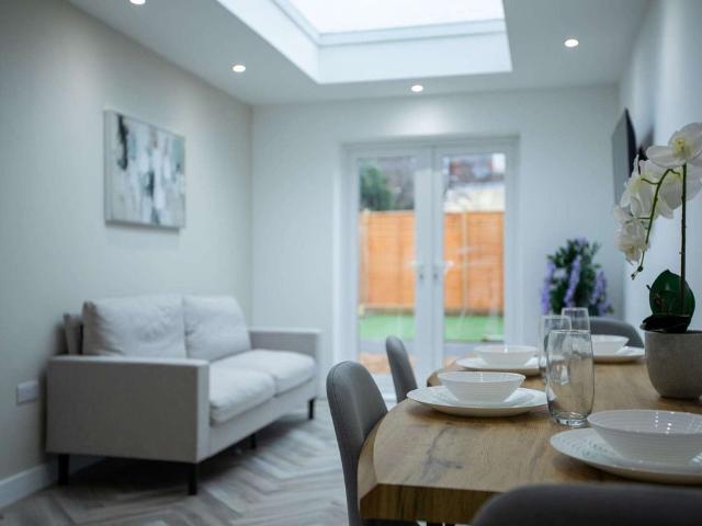 Modern Double Rooms | Bills Included | No Deposit Room 5