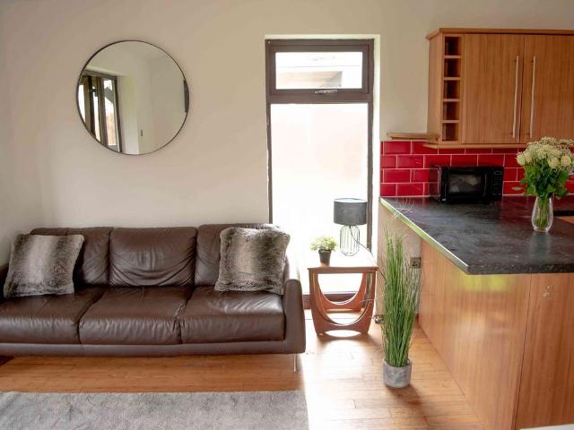 Modern double rooms in Brentford Room 5