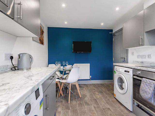Modern Double Rooms *Virtual 3D Tour Available* Room 1