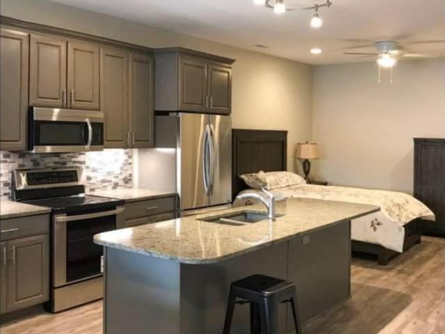Modern Downtown Clare Studio_Walk to ShopsDining &