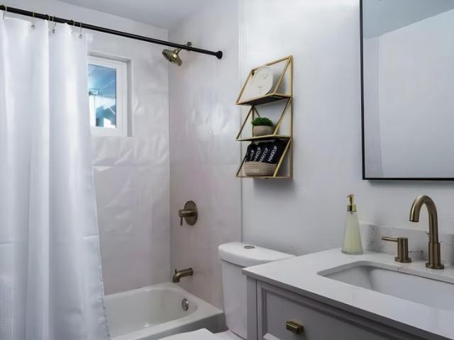 Modern Denver home | Fully Furnished Rooms • Upda