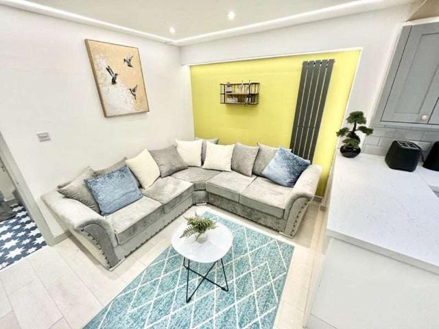 Modern En Suite Rooms Available – Stoke on Trent  Room 4