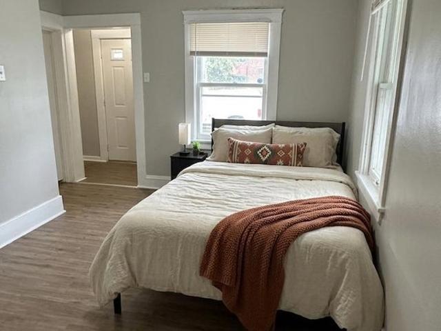 Modern Euclid Home 3 Min to Hospital & Transit |