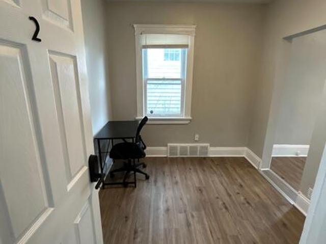 Modern Euclid Home 3 Min to Hospital & Transit | XL Rooms