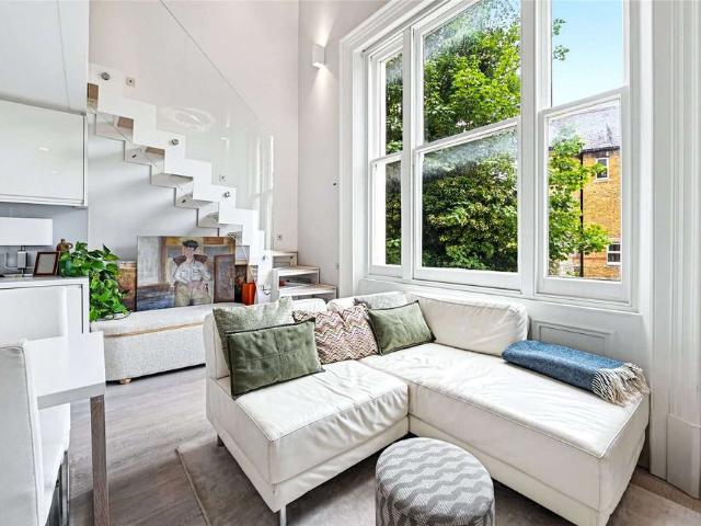 Modern first floor period conversion enjoying high ceilings