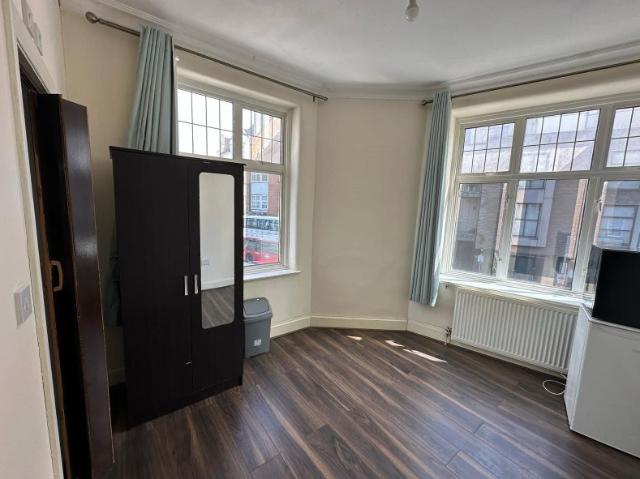 Modern Flat in Hendon – Bills Included – £1100 PCM
