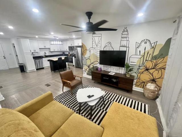 Modern, Fully Furnished Fast WiFi Prime Cha