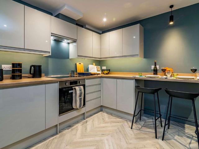 Modern Fully Furnished Studio Room with Ensuite – Central Derby DE1 – All Bills Included Room 1