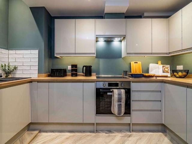 Modern Fully Furnished Studio Room with Ensuite – Central Derby DE1 – All Bills Included Room 3