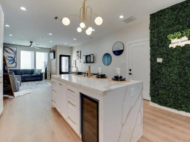 Modern Furnished Home Near Downtown Houston, EaDo