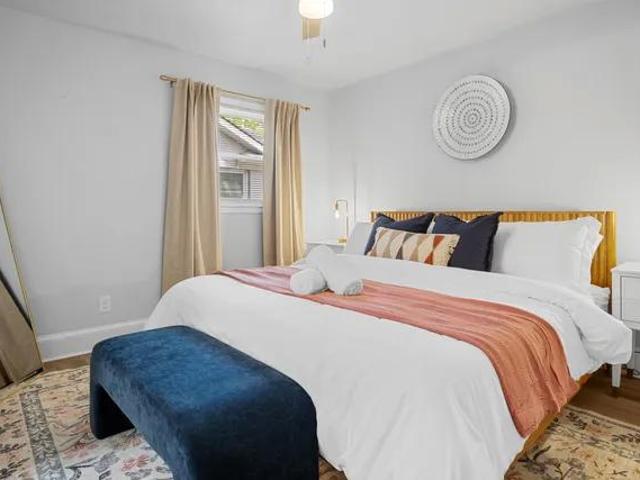 Modern Furnished Room – Easy & Convenient Living