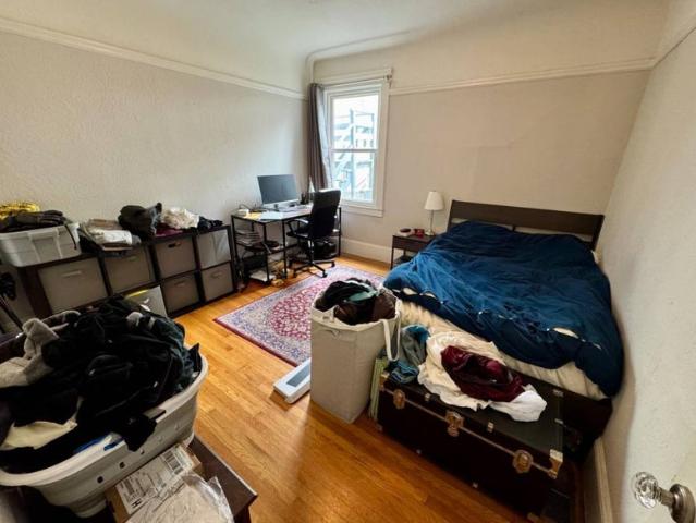 Modern Furnished Room in Clean Home