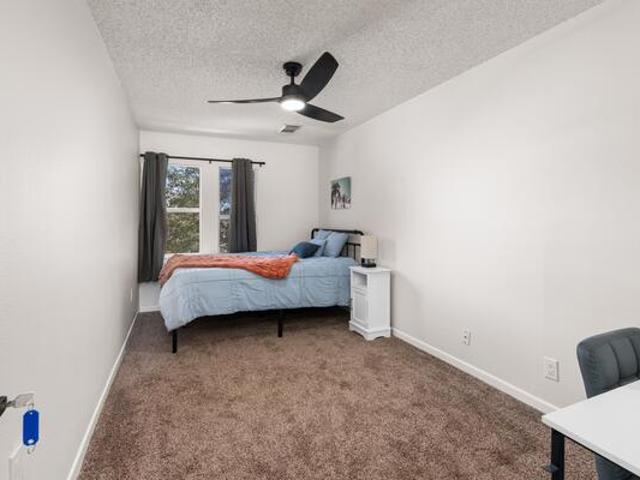 Modern Furnished Room Woodcrest Park in Your Backyard Stroll & Unwind #ChillLiving