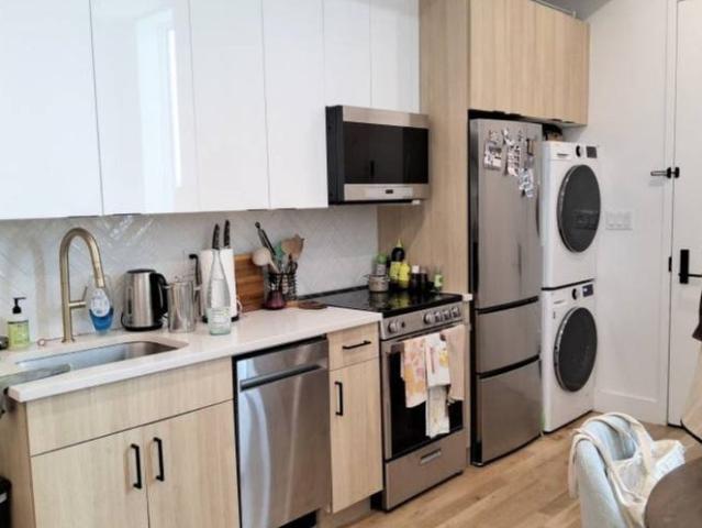 Modern Furnished Room with Private Bathroom – All