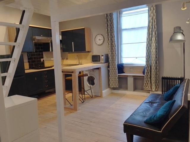 Modern Furnished Studio Apartment –Gilmerton Cross