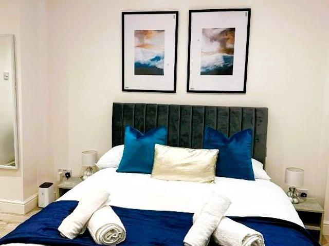 Modern Furnished Studio Bills Included + WiFi