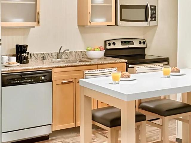 Modern Furnished Studio Flexible Lease
