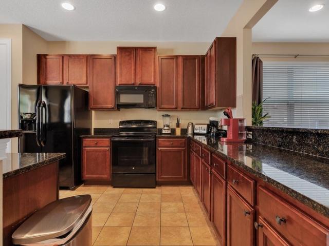 Modern Kissimmee Rooms Near Disney – With pool an