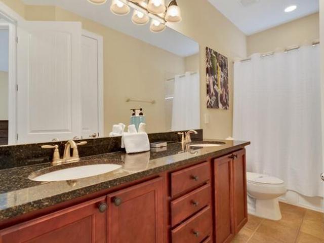 Modern Kissimmee Rooms Near Disney – With pool and Nice backyard