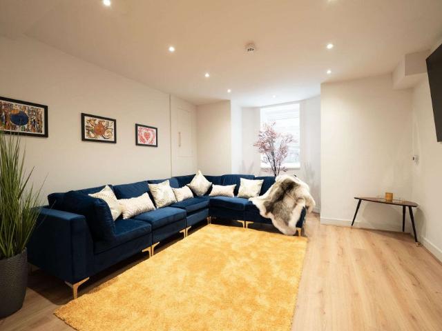 Modern HMO in a great location  Room 1