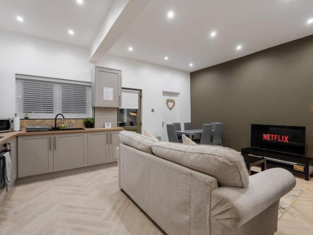 Modern Home | 2x Bathrooms | Fully Equipped