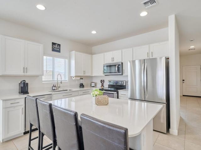 Modern Home | Furnished | Utilities | WiFi | Laund