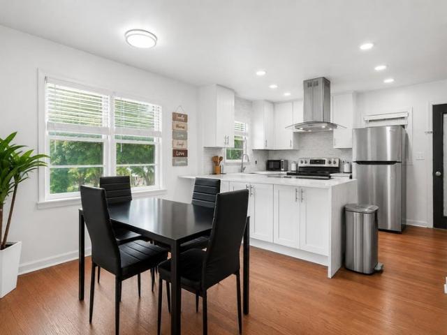 Modern Home in East Atlanta: Fully Furnished, Com