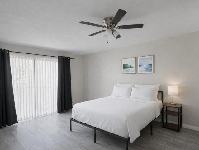 Modern Home In North Phoenix – Furnished Rooms, F